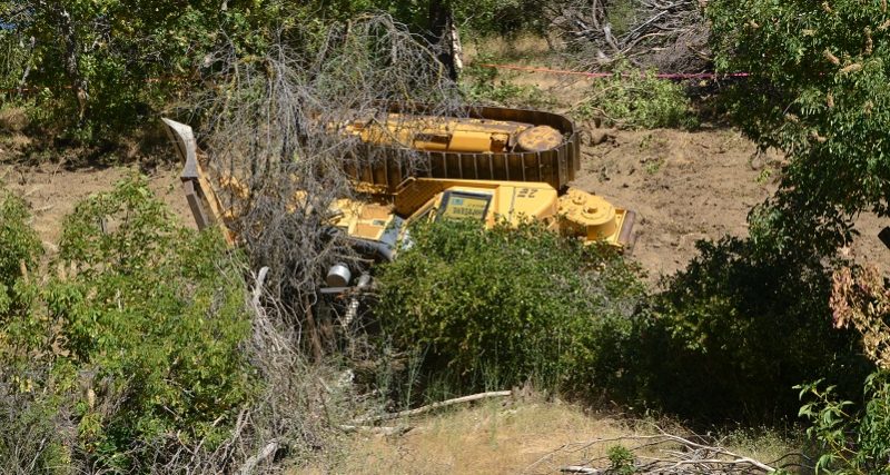 Dozer rollover on Bullis Fire – photo Gina Clugston | Sierra News Online